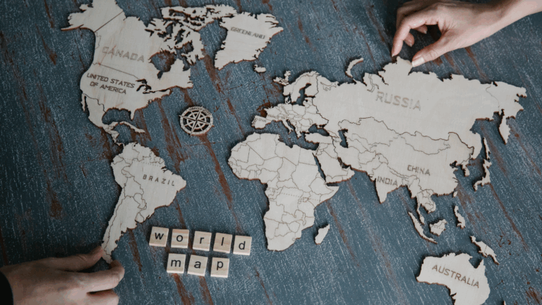 International Invoicing Guide: Currency, Tax & Legal Essentials